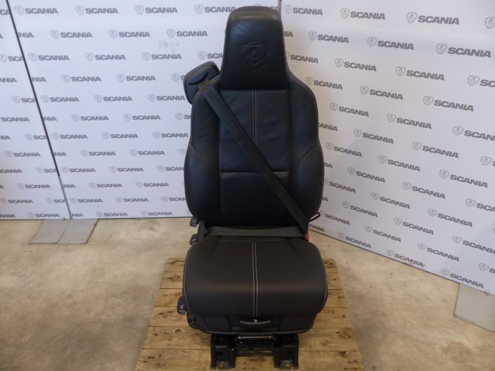 35 - Seats Premium - RH leather black